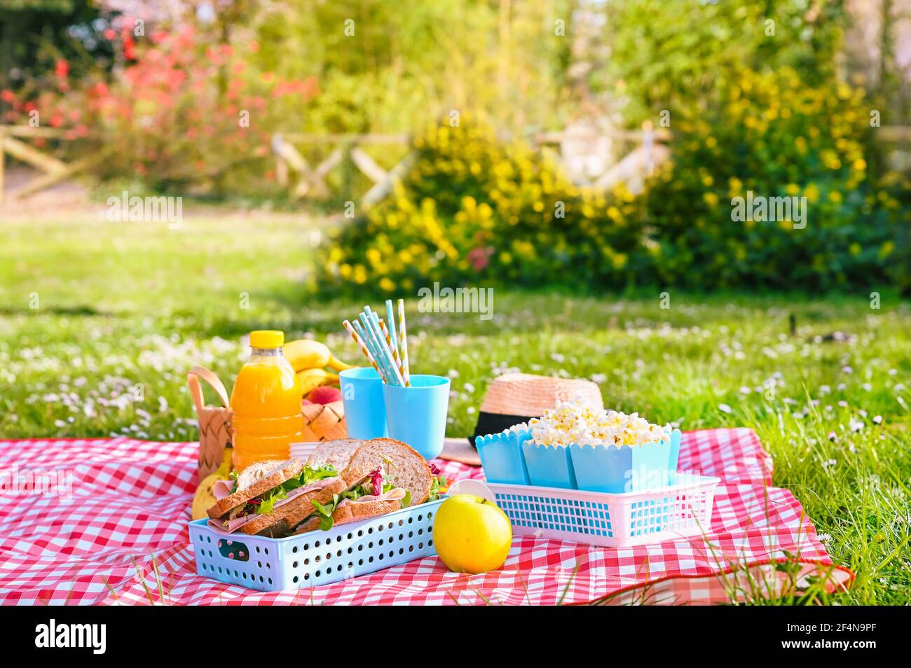 Pic nic tablecloth hi-res stock photography and images - Alamy