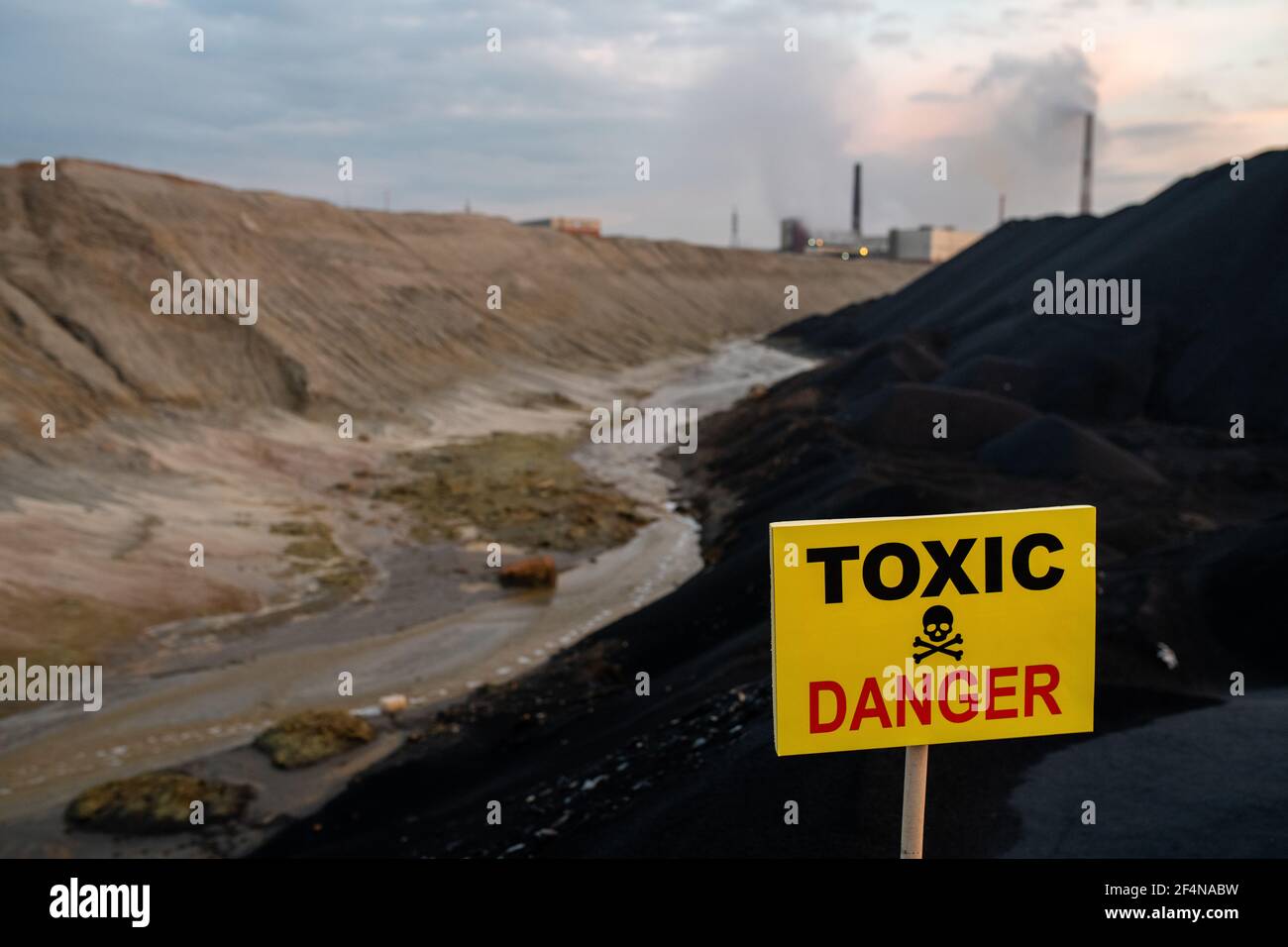 Air pollution sign board hi-res stock photography and images - Alamy