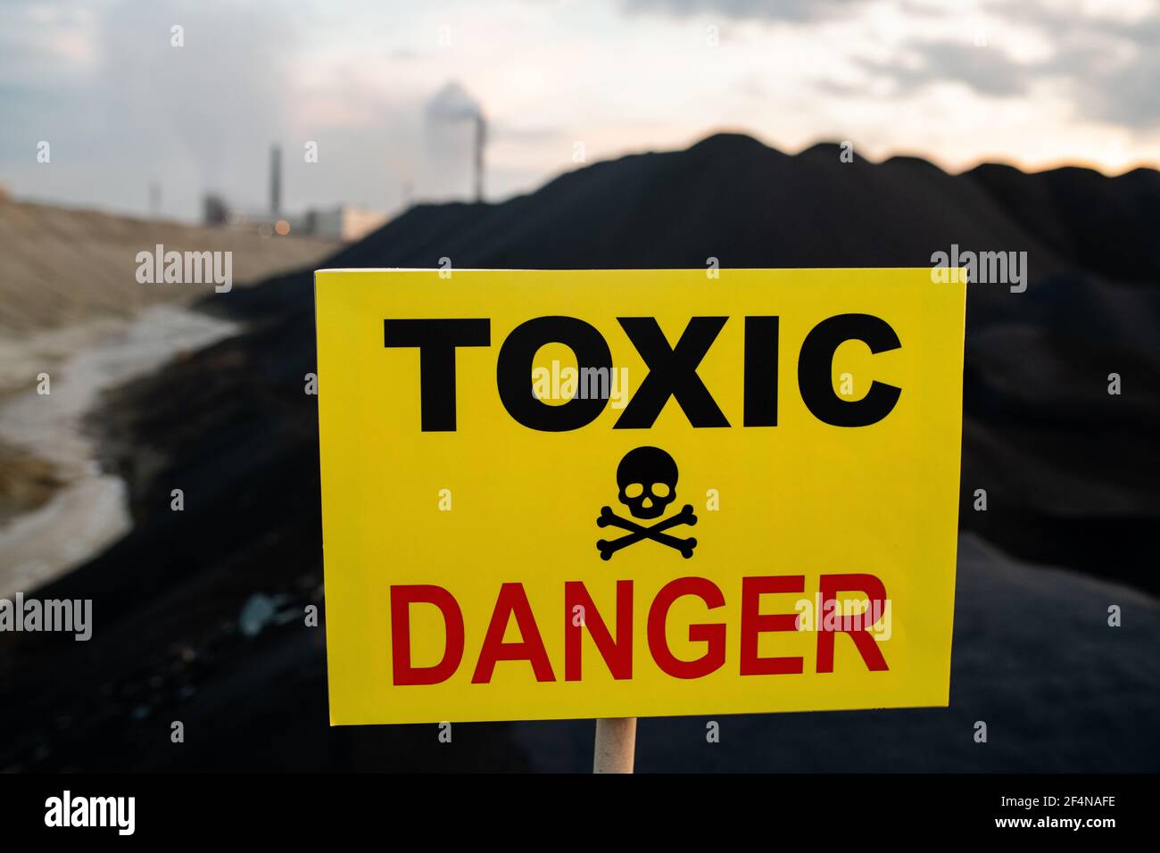 Air pollution warning board hi-res stock photography and images - Alamy