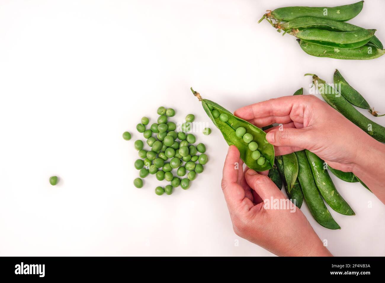 Cleaning fresh peas hi-res stock photography and images - Alamy