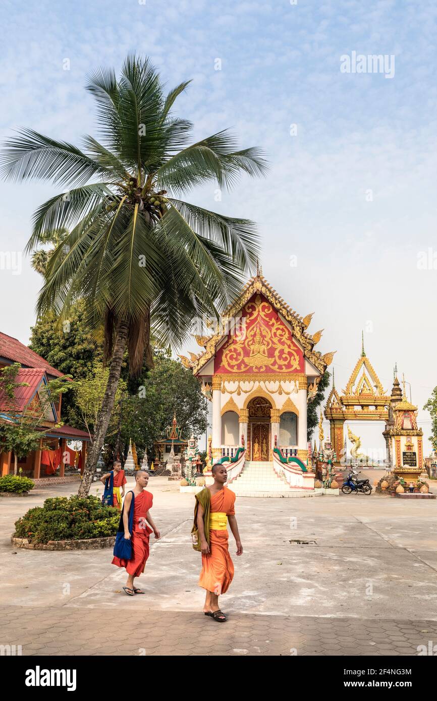 Monks at temple, Thakek, Laos Stock Photo - Alamy