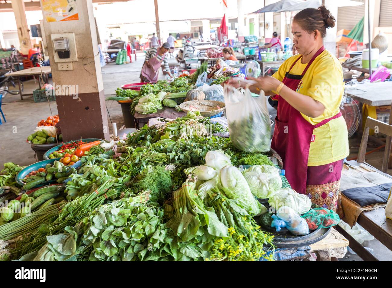 Fresh produce on sale on market stall hi-res stock photography and ...