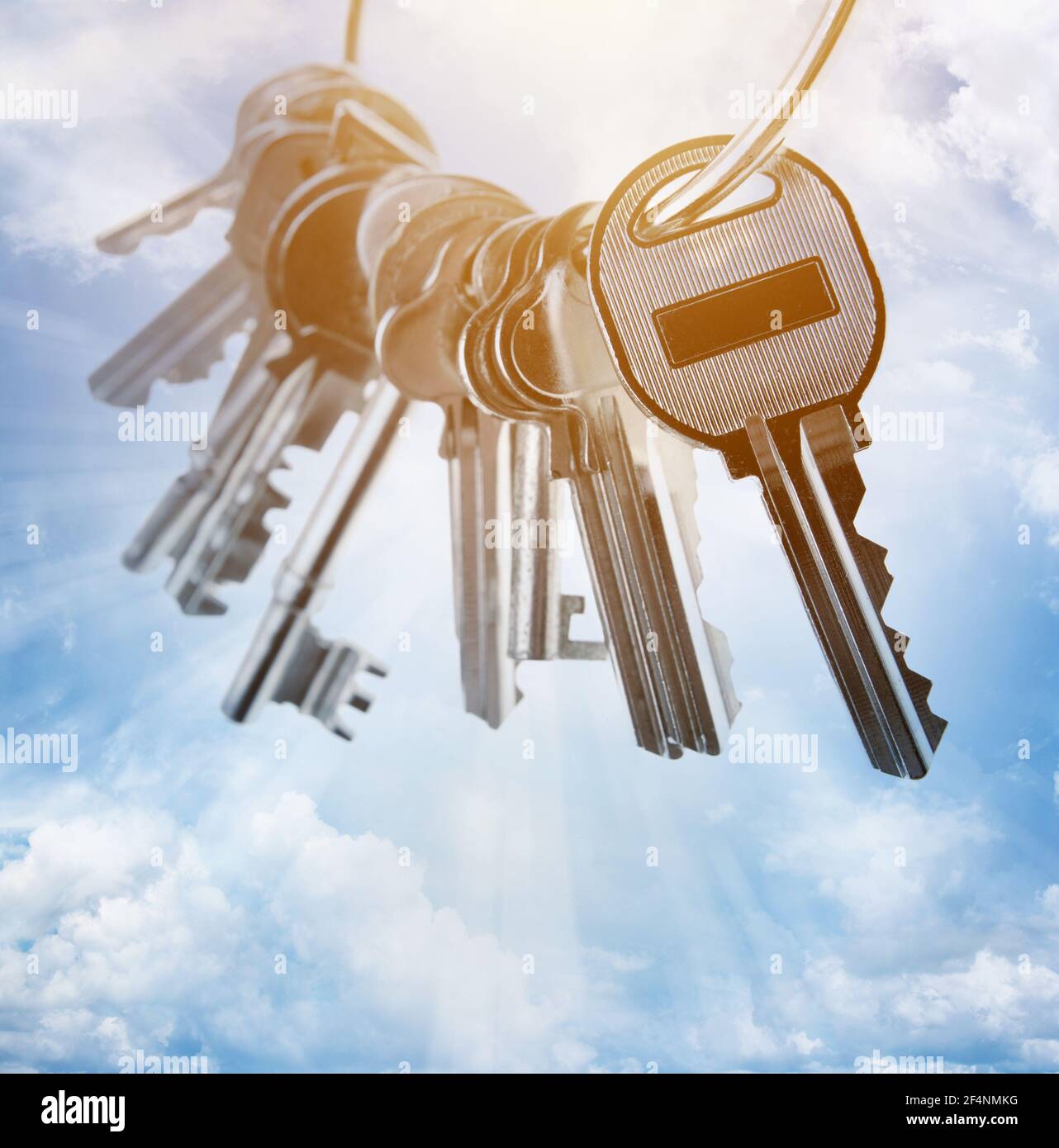 Sky real estate keys hi-res stock photography and images - Alamy