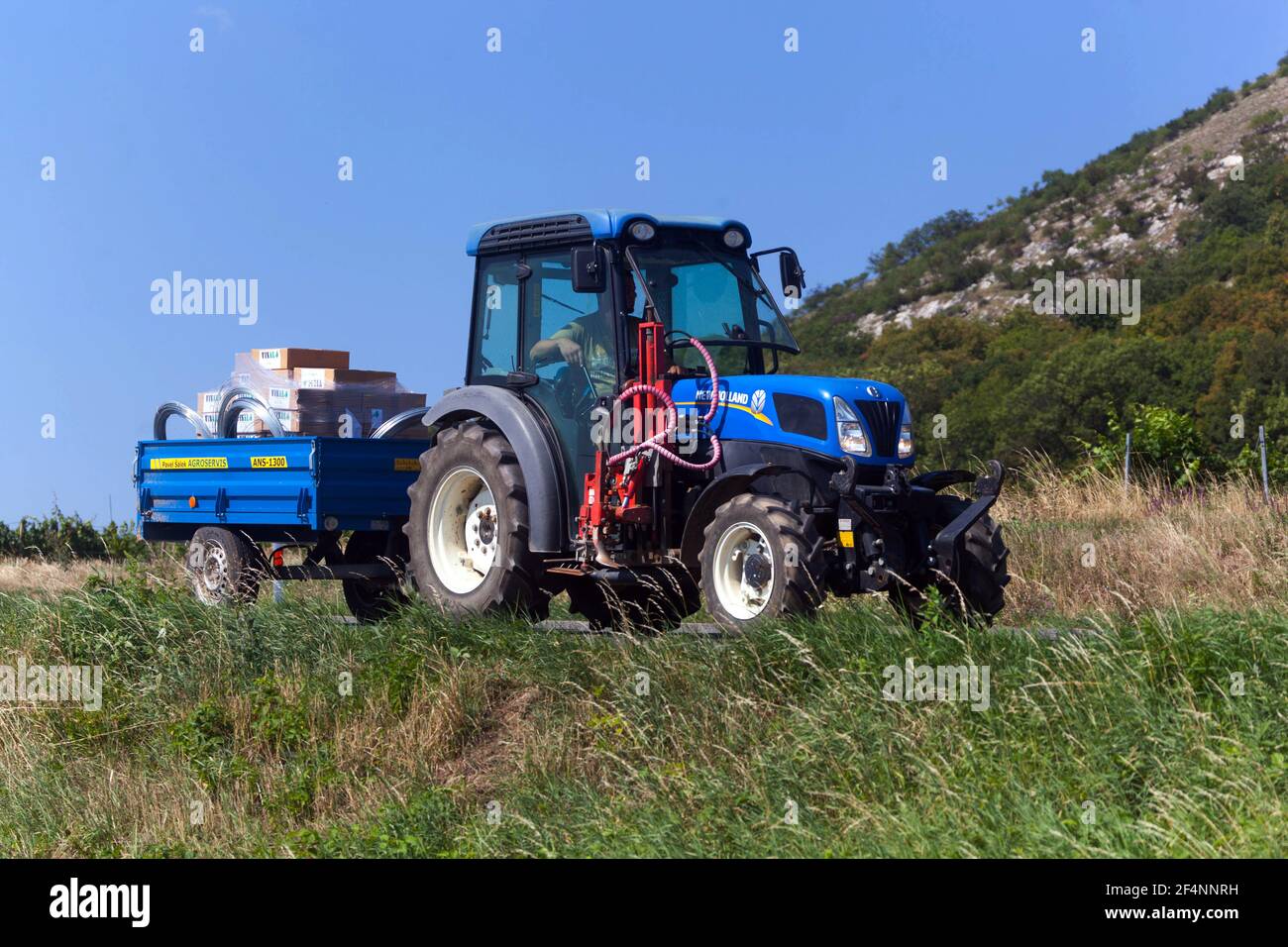 Flatbed vehicle hi-res stock photography and images - Alamy