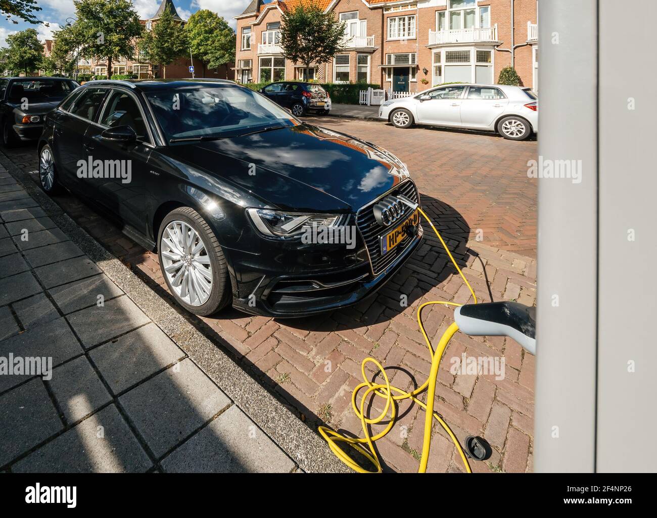 Electric cars amsterdam hi-res stock photography and images - Alamy