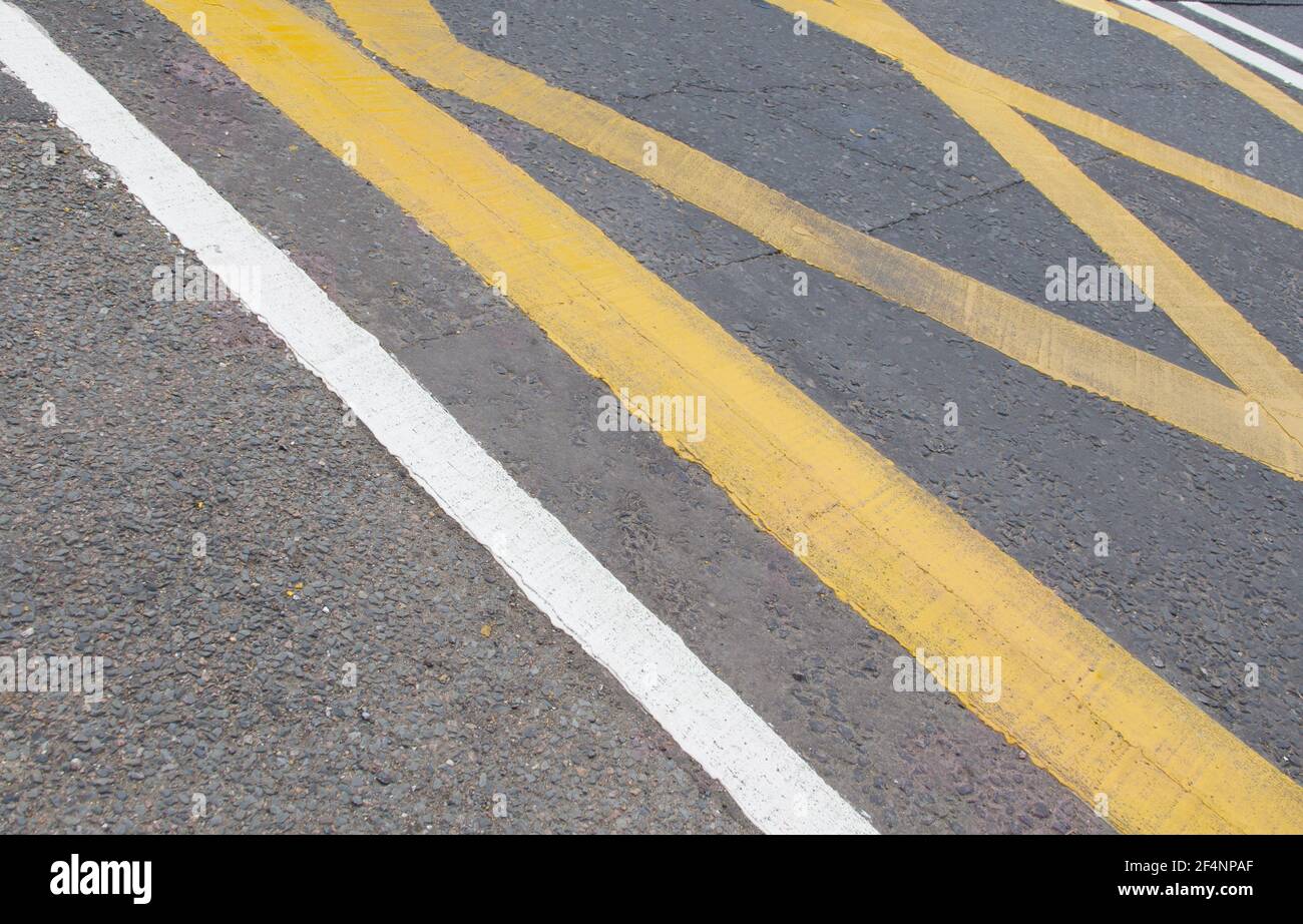 English road markings hi-res stock photography and images - Alamy