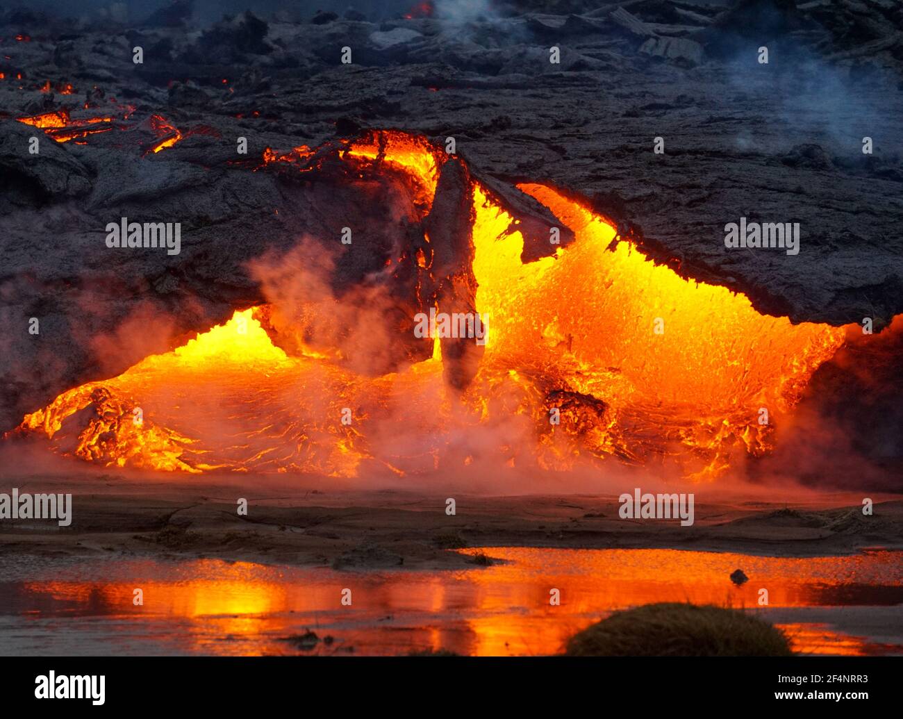 Molten lava flowing from a small volcanic eruption in Mt Fagradalsfjall ...