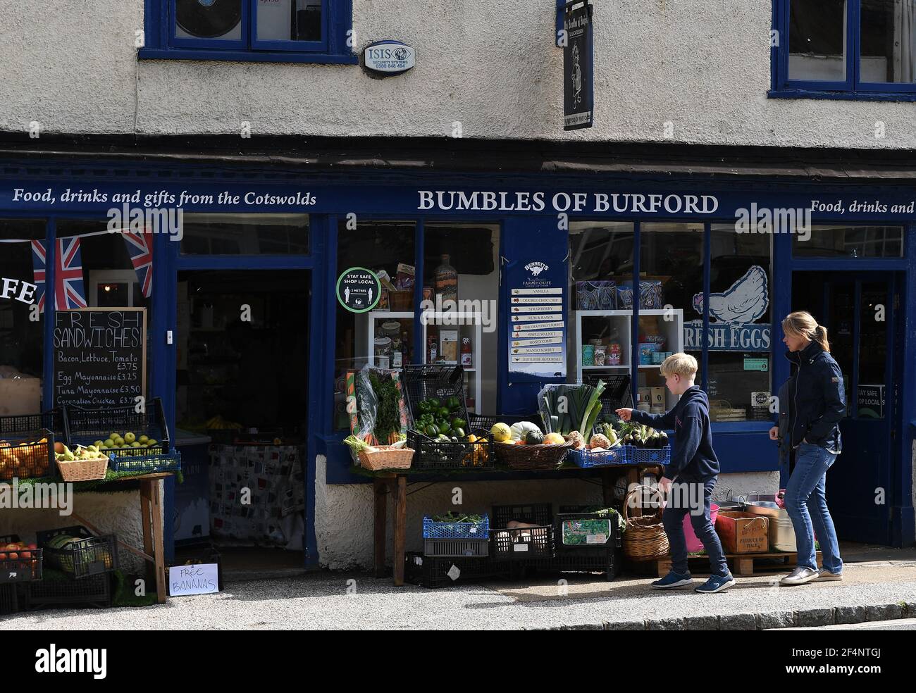 Cotswold shop shops hi-res stock photography and images - Alamy