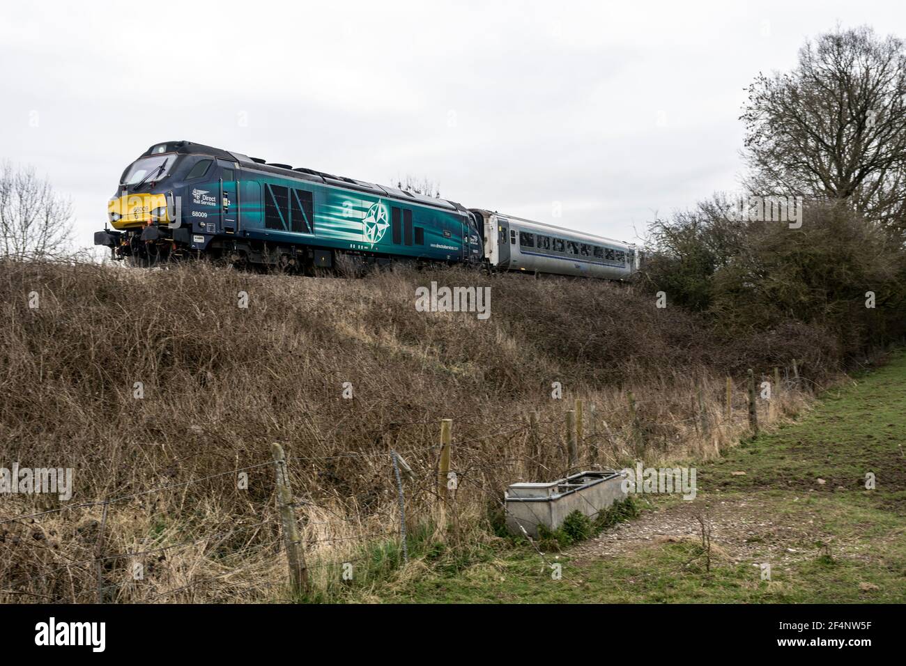 DRS Class 68 diesel locomotive No. 68009 "Titan" pulling a Chiltern ...