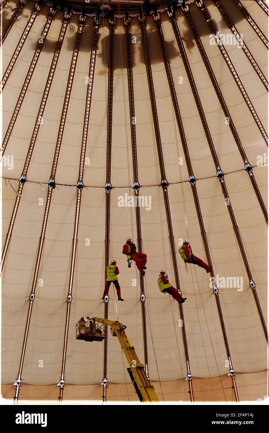 Abseilers decend from the Millennium Dome June 1998At Topping Out ...