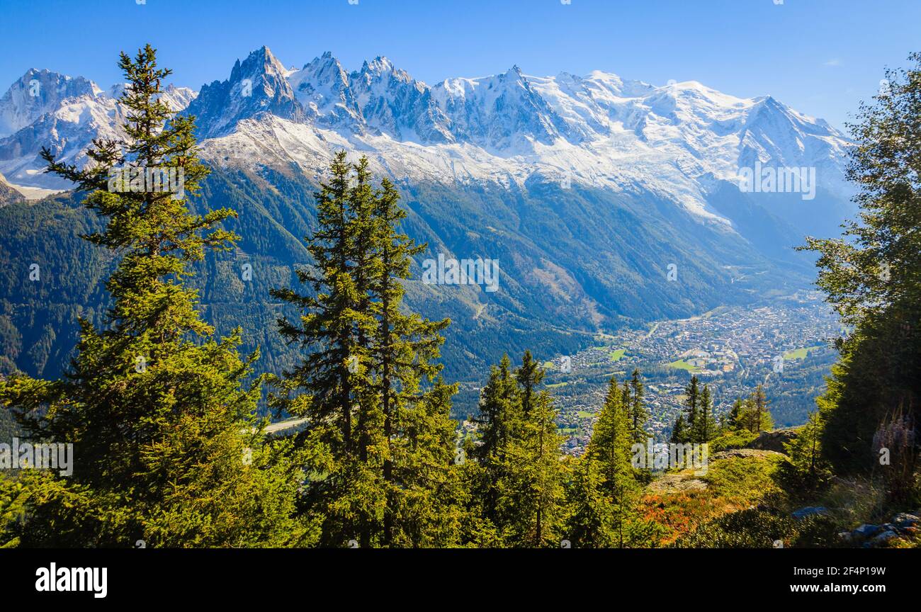 Scenic view of the Alps and the Chamonix Valley in France Stock Photo ...