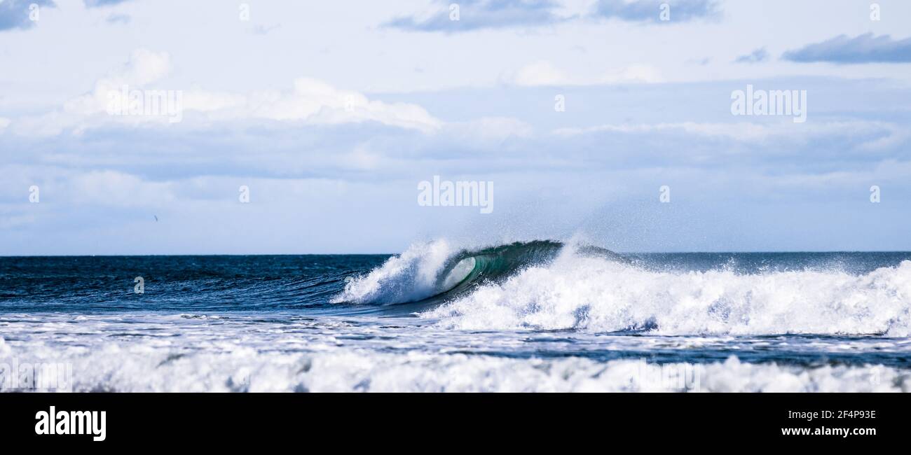 Collapsing wave hi-res stock photography and images - Alamy