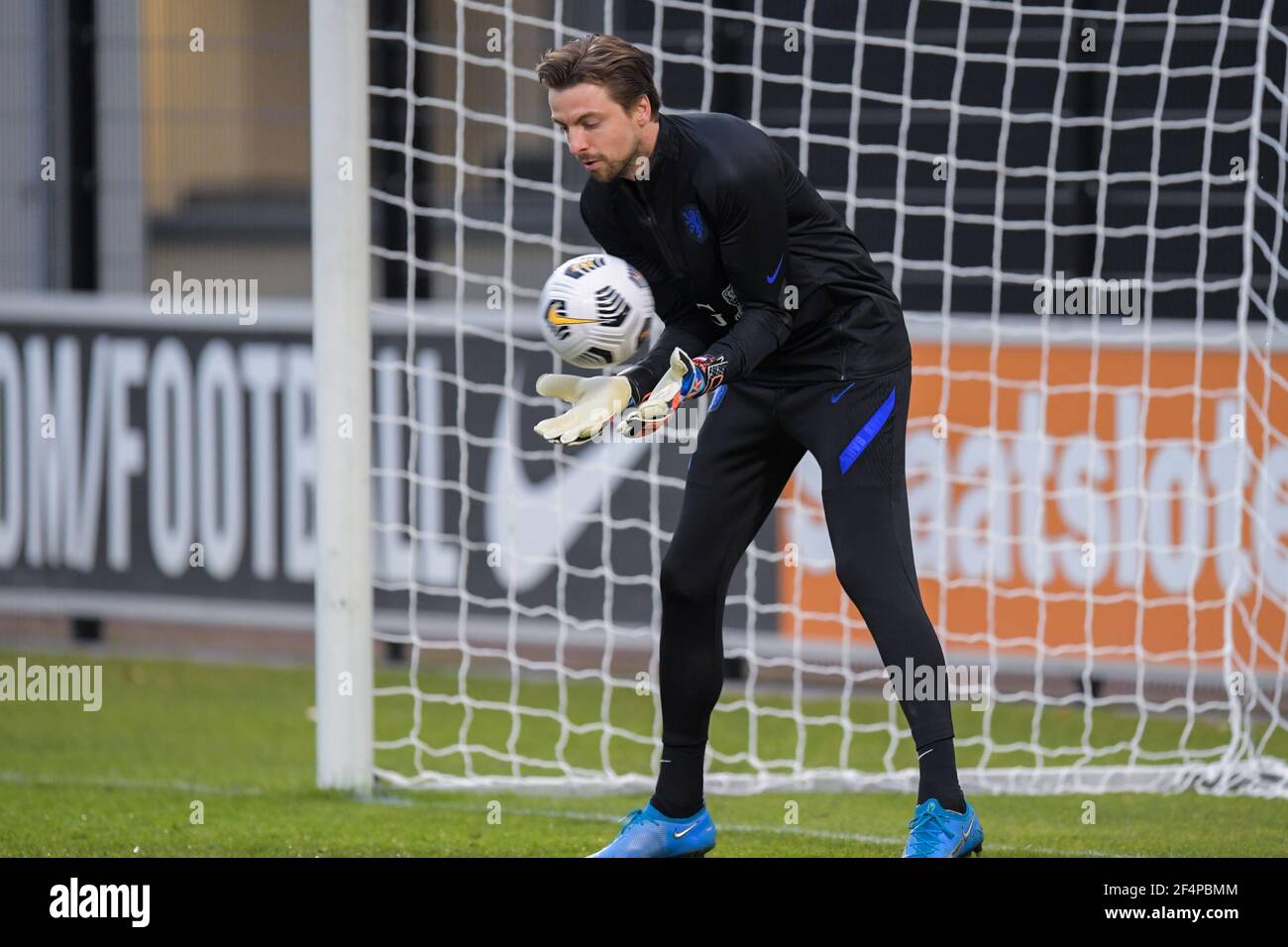 ZEIST, NETHERLANDS - MARCH 22: Tim Krul during the training Holland at ...