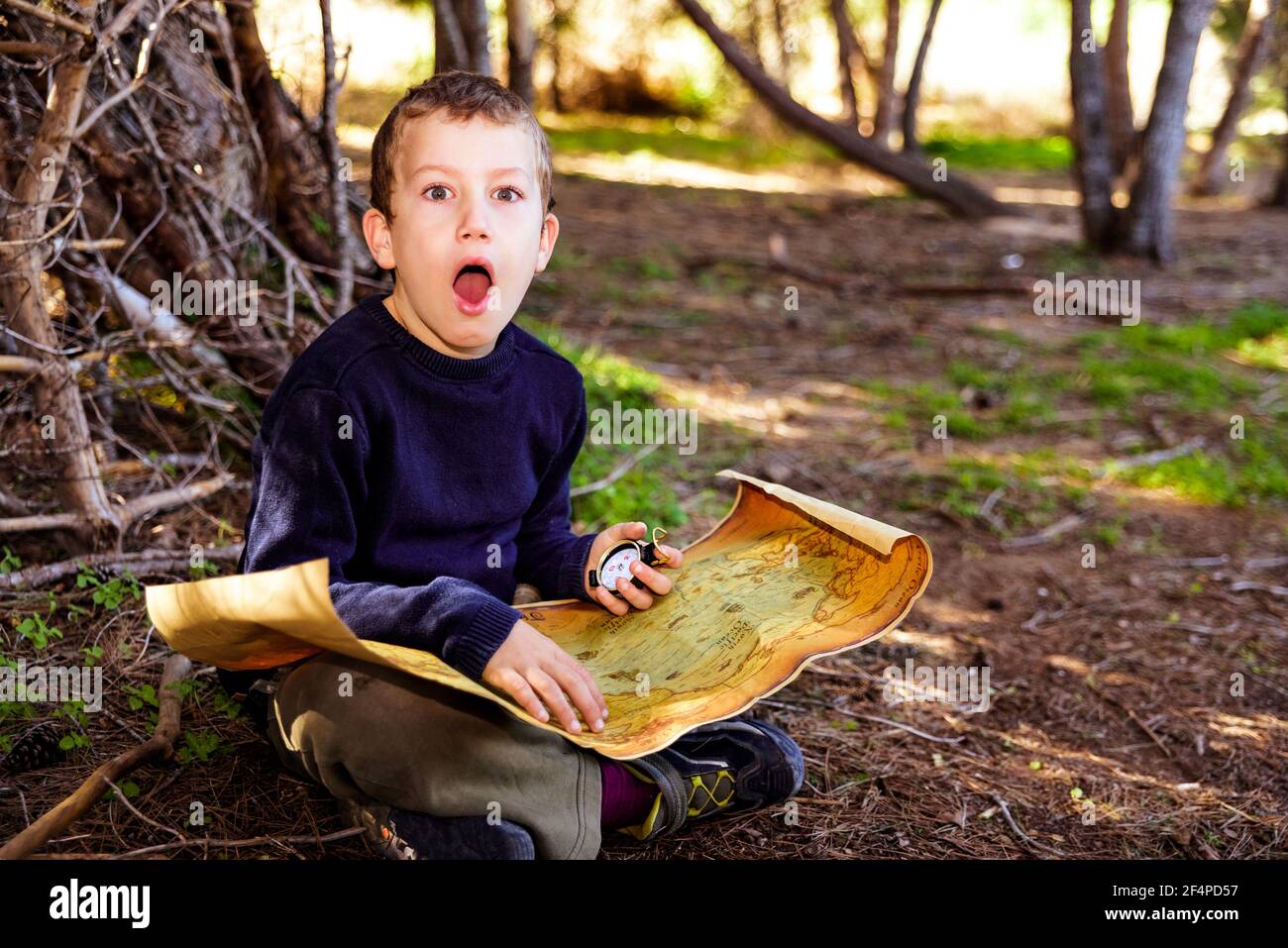 Child treasure hunt map hi-res stock photography and images - Alamy