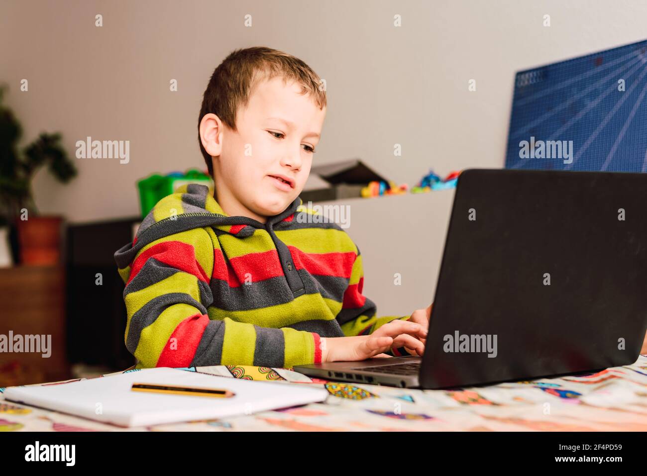 Person watching from a distance hi-res stock photography and images - Alamy