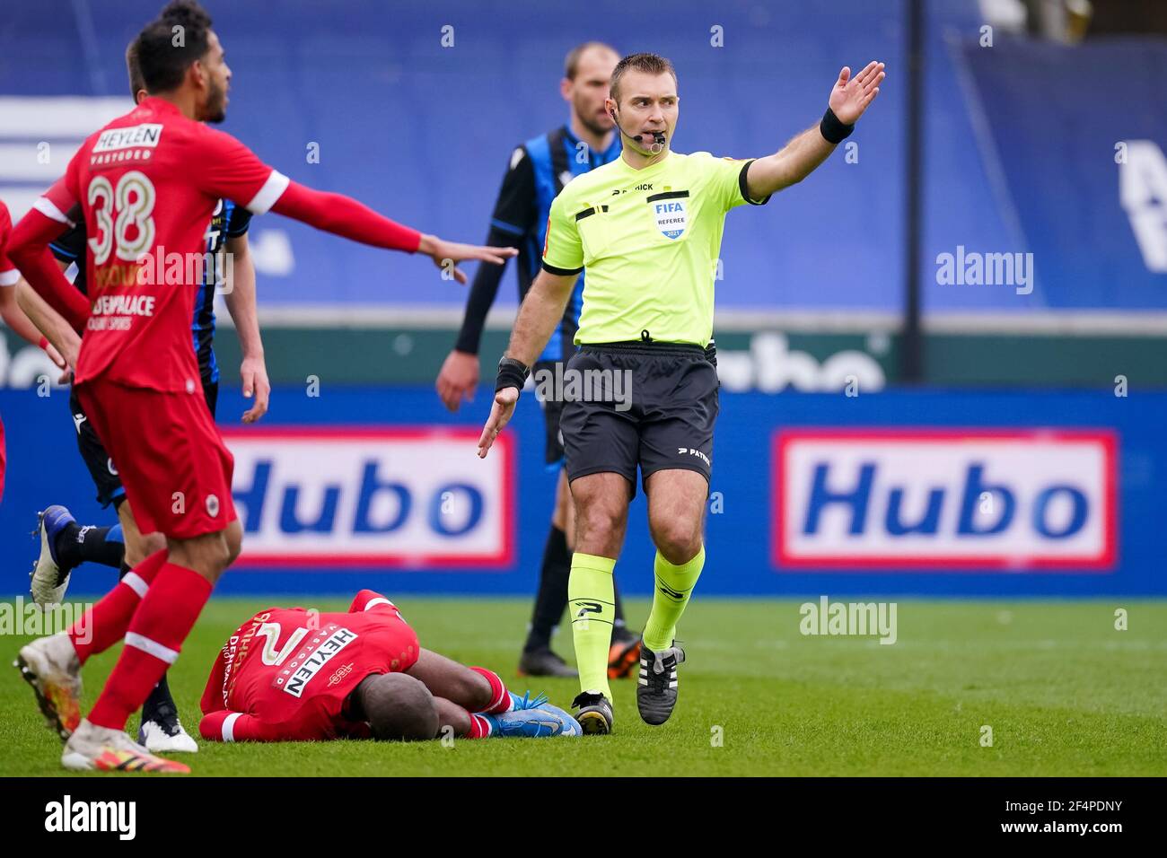 BRUGES, BELGIUM - MARCH 21: referee Nicolas Laforge during the Jupiler ...