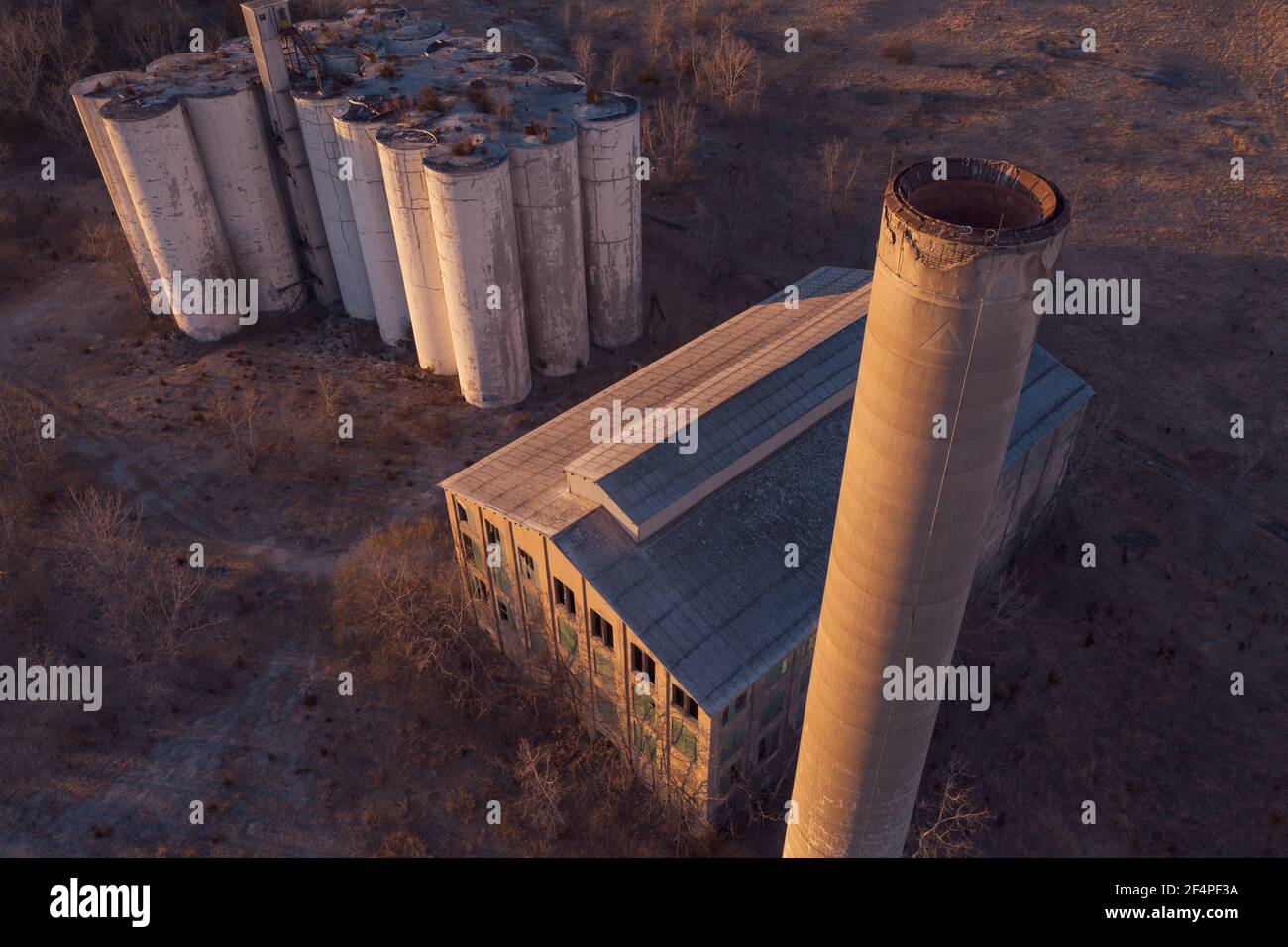 Abandoned factories hi-res stock photography and images - Alamy