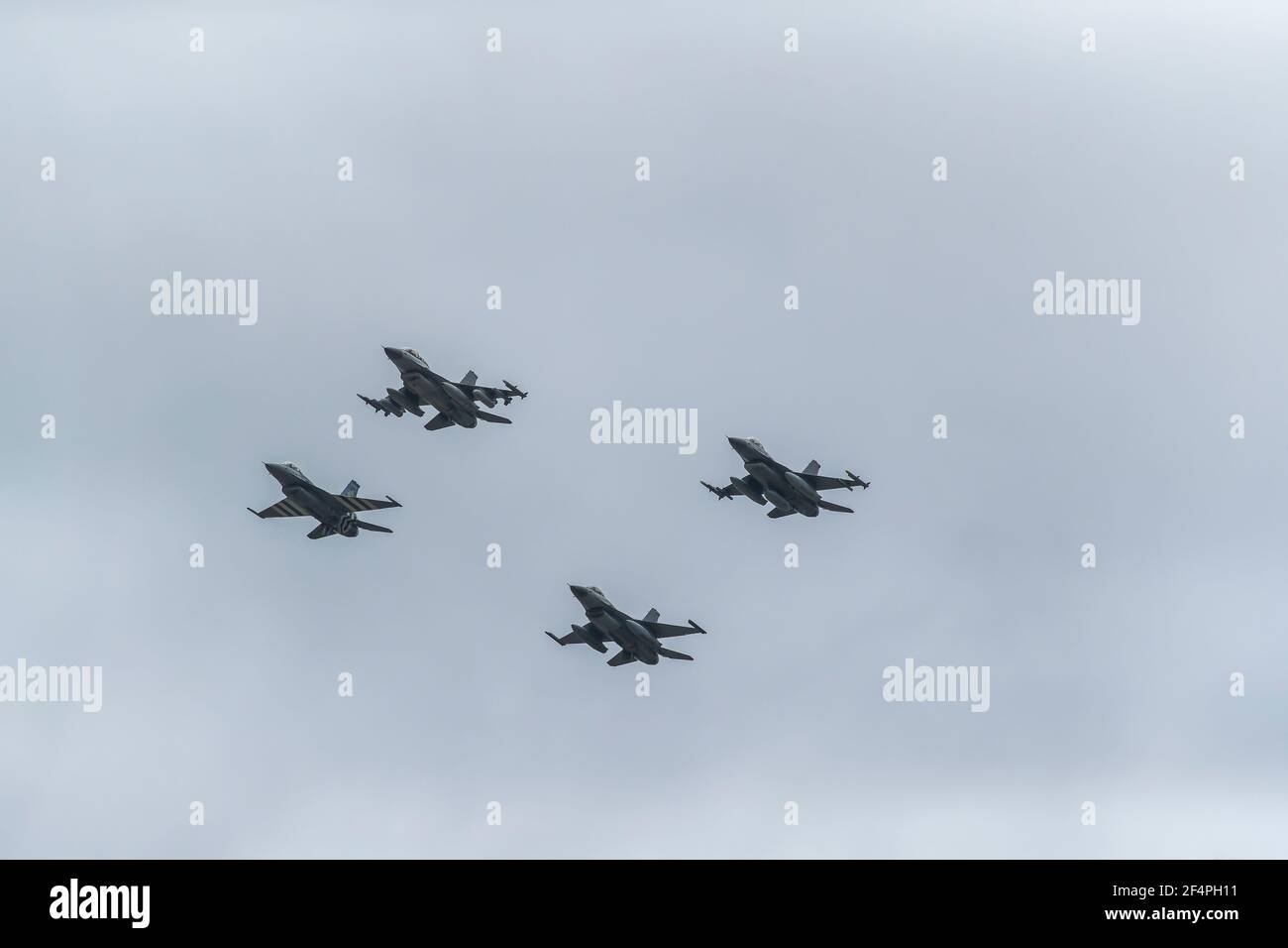 Four f-16 Viper aircraft in the sky in formation Stock Photo - Alamy