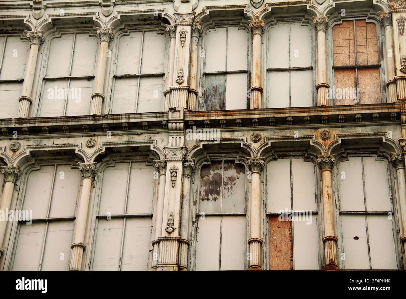 Unkempt windows hi-res stock photography and images - Alamy