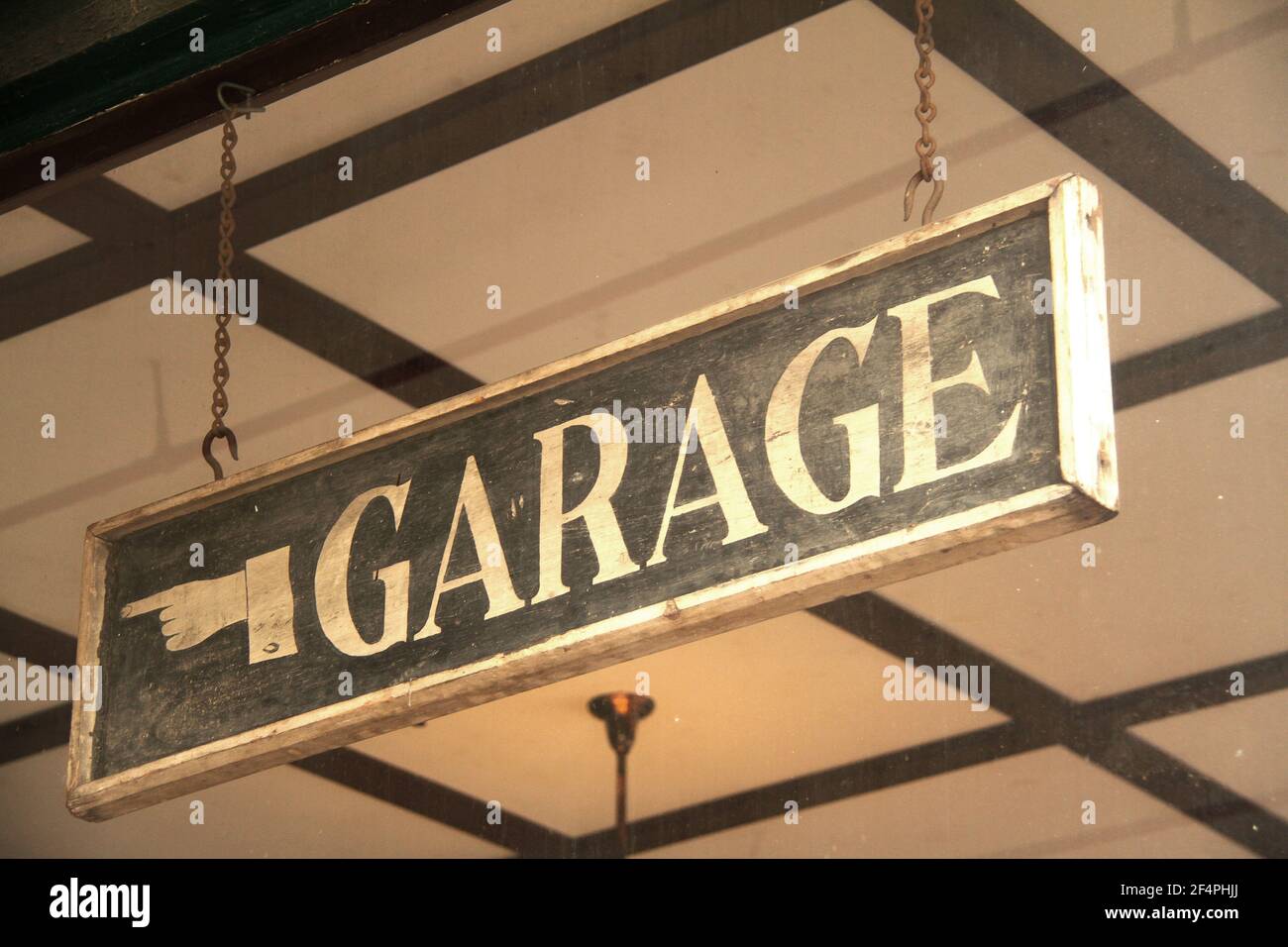 Old Garage Arrow Sign High Resolution Stock Photography and Images - Alamy