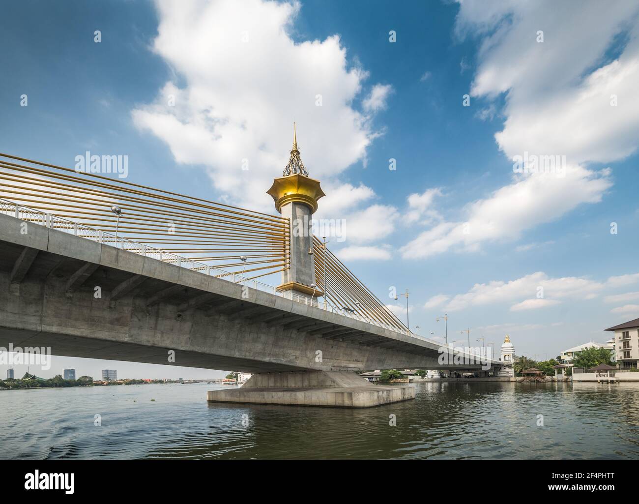 Maha Chesadabodindranusorn Bridge on Chao Phraya River in Bangkok ...