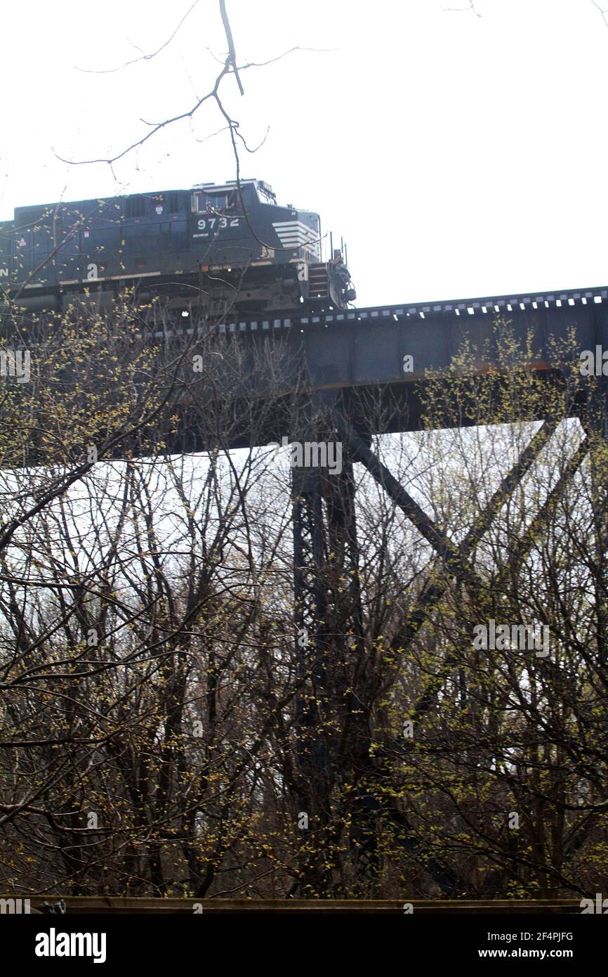 Trestle bridge railroad bridge locomotive hi-res stock photography and ...