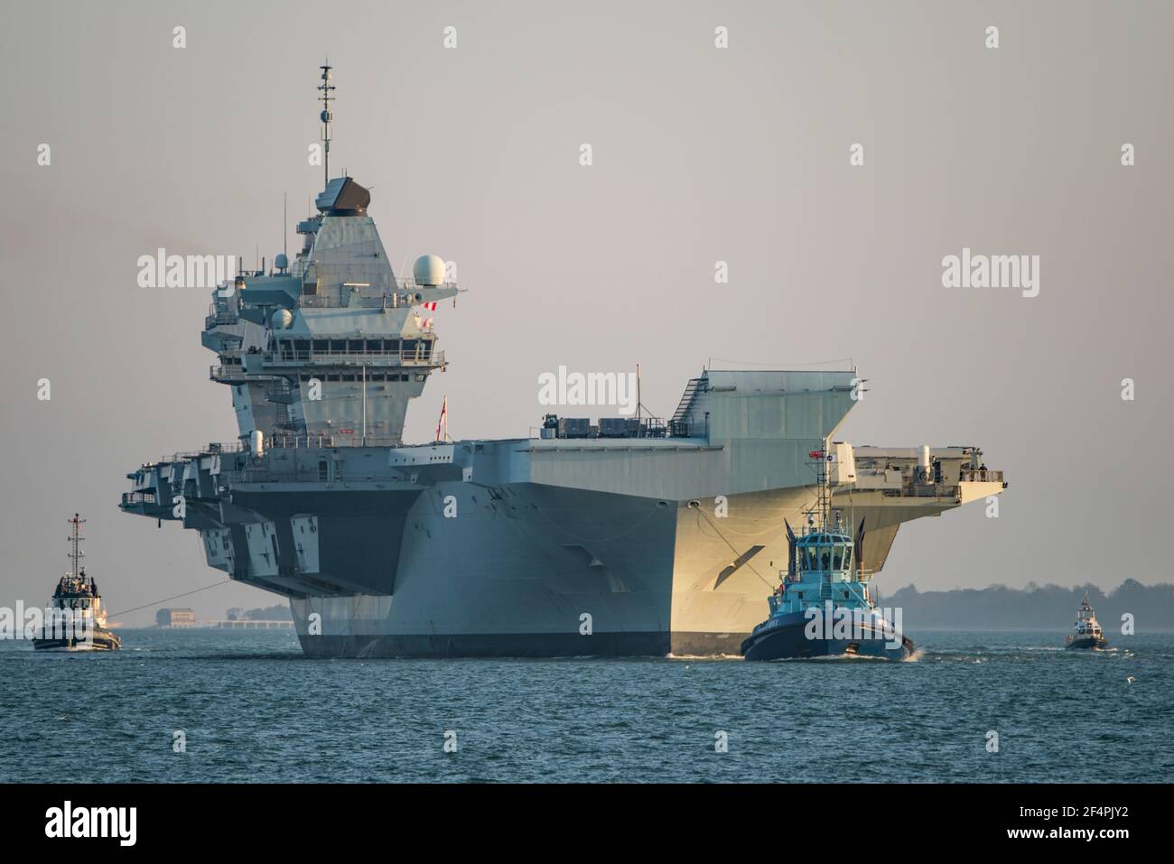 The Royal Navy aircraft carrier HMS Queen Elizabeth (R08) returned to ...