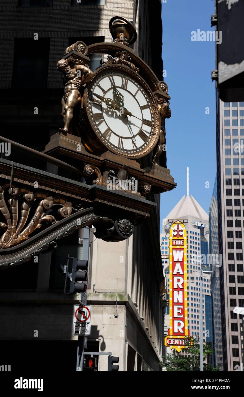 The original Kauffman's Clock on Smithfield Street and Fifth Avenue in ...