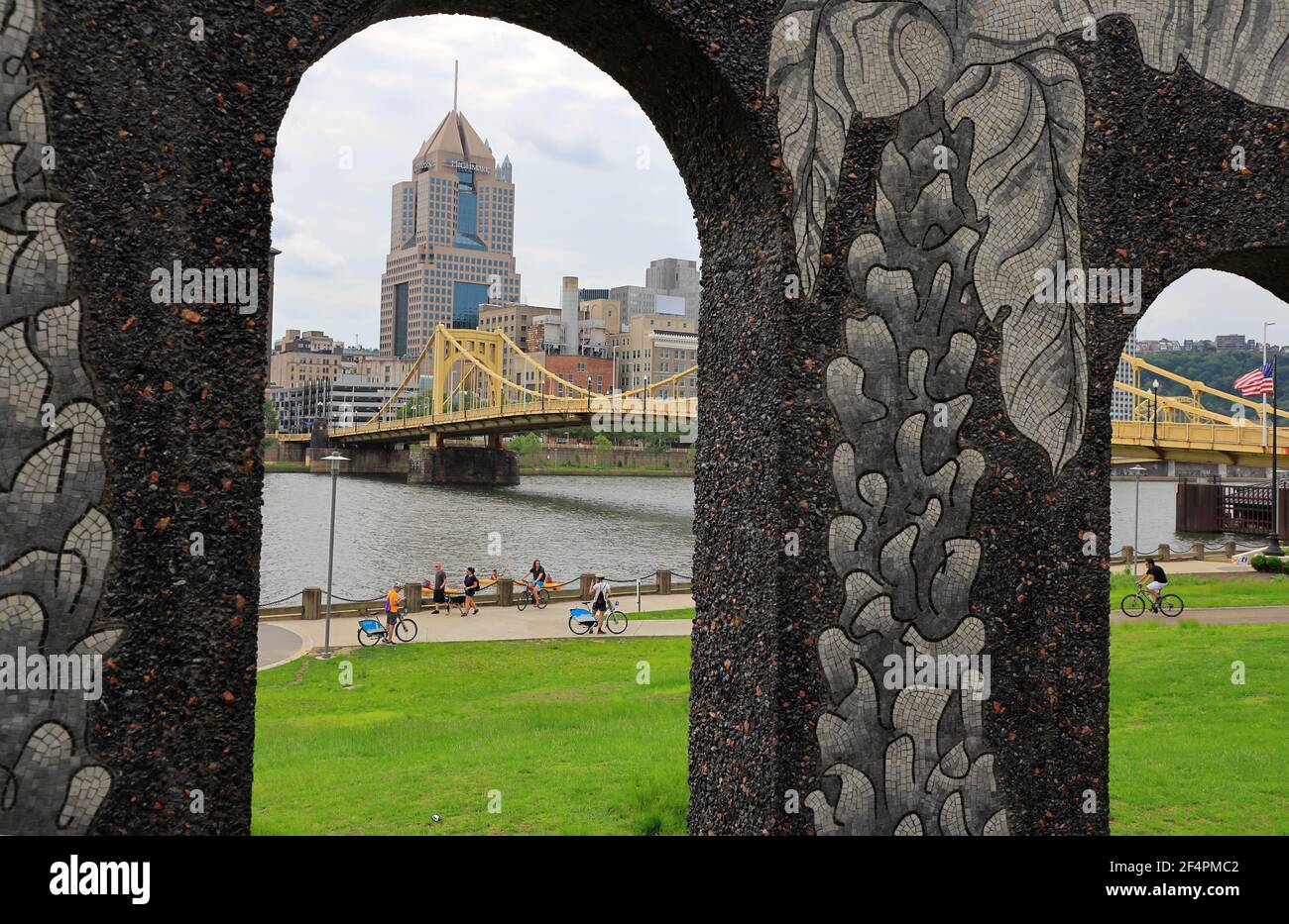 The view of Andy Warhol Bridge over Allegheny River and Downtown ...