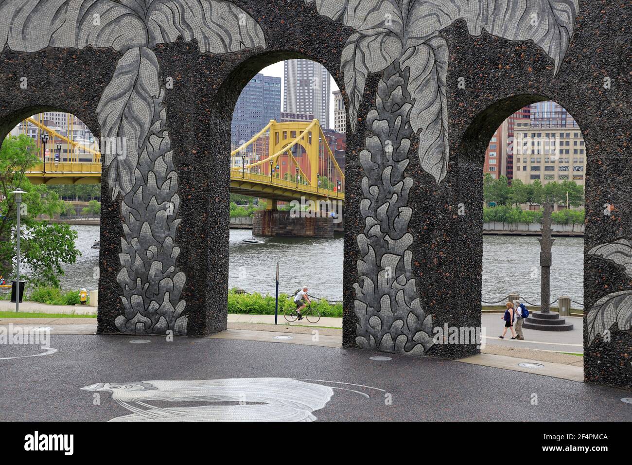 The view of Andy Warhol Bridge over Allegheny River and Downtown ...