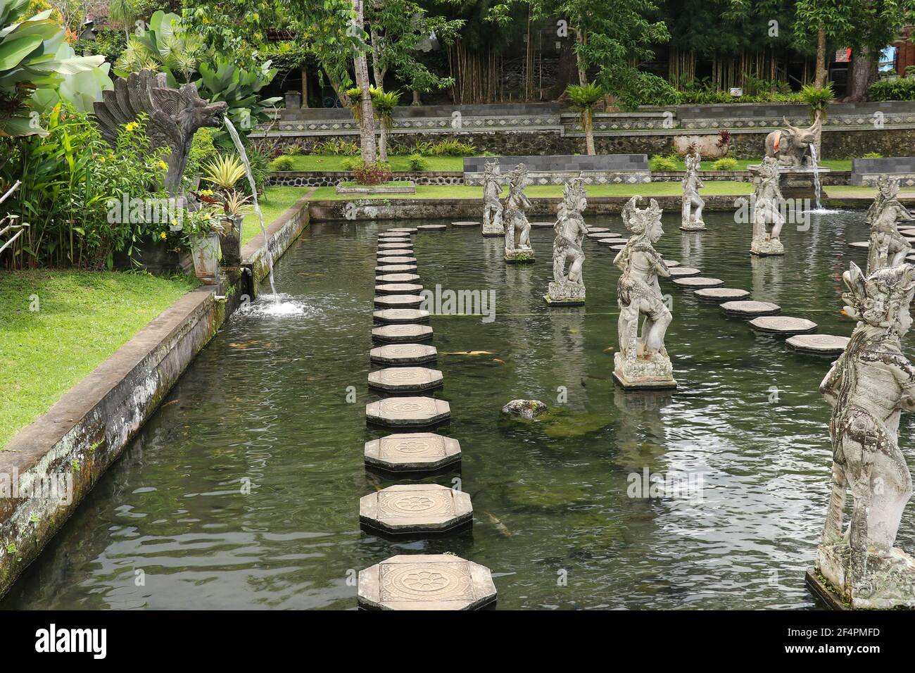 Religious statue in tirta hi-res stock photography and images - Alamy