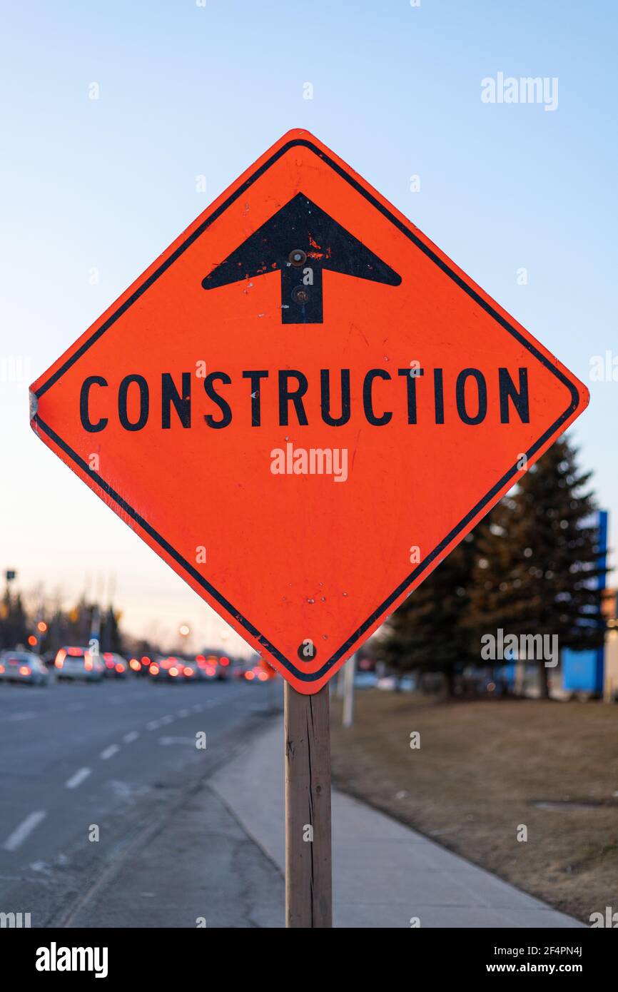 Highway construction sign hi-res stock photography and images - Alamy