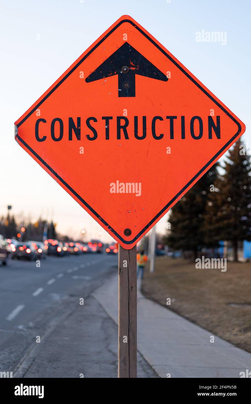 Highway construction sign hi-res stock photography and images - Alamy