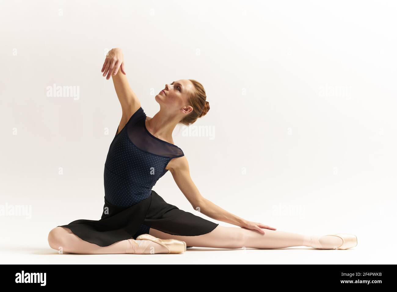 Female ballet dancer performing moving hi-res stock photography and ...