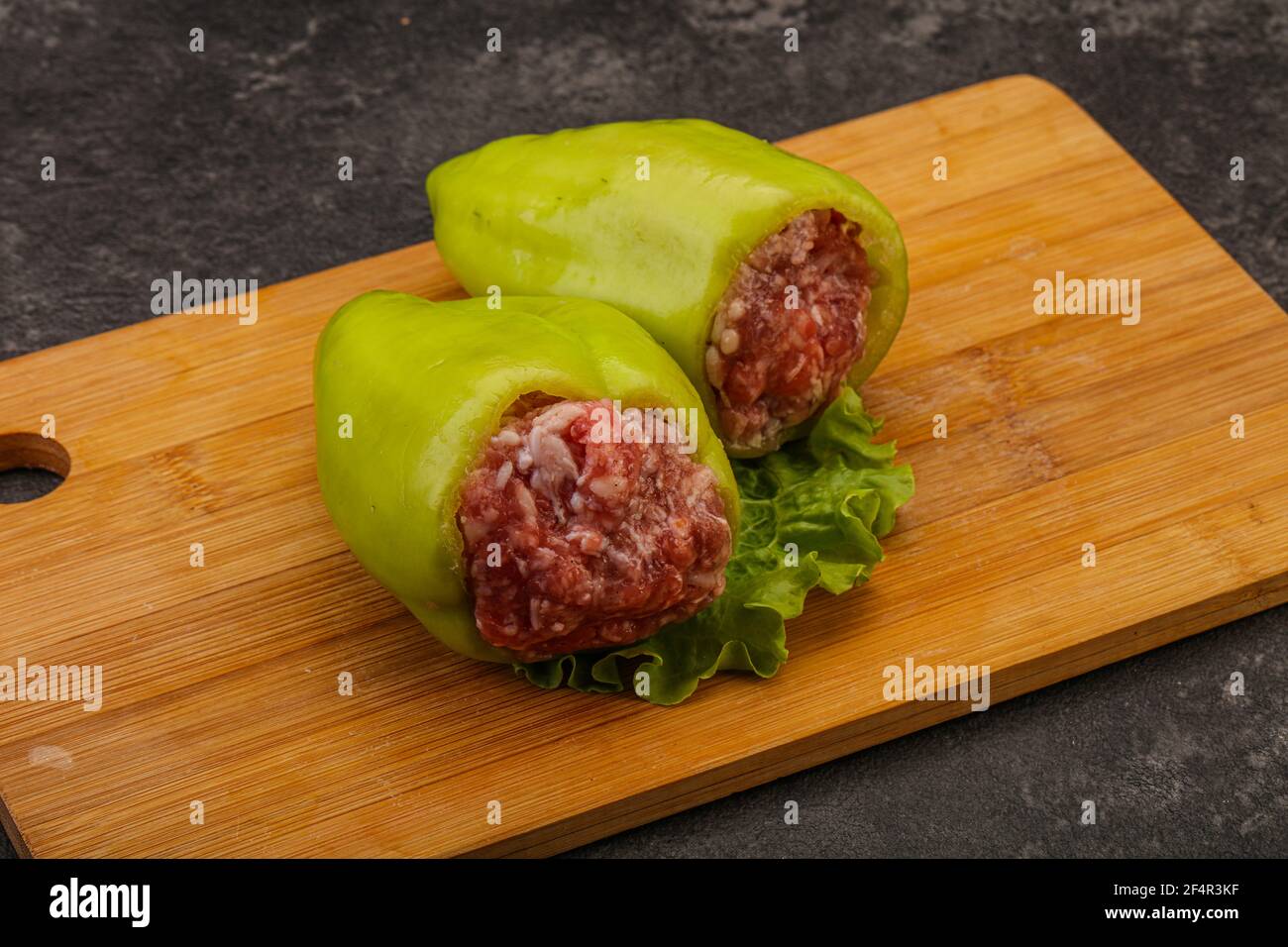 Raw stuffed pepper with meat for cooking Stock Photo - Alamy