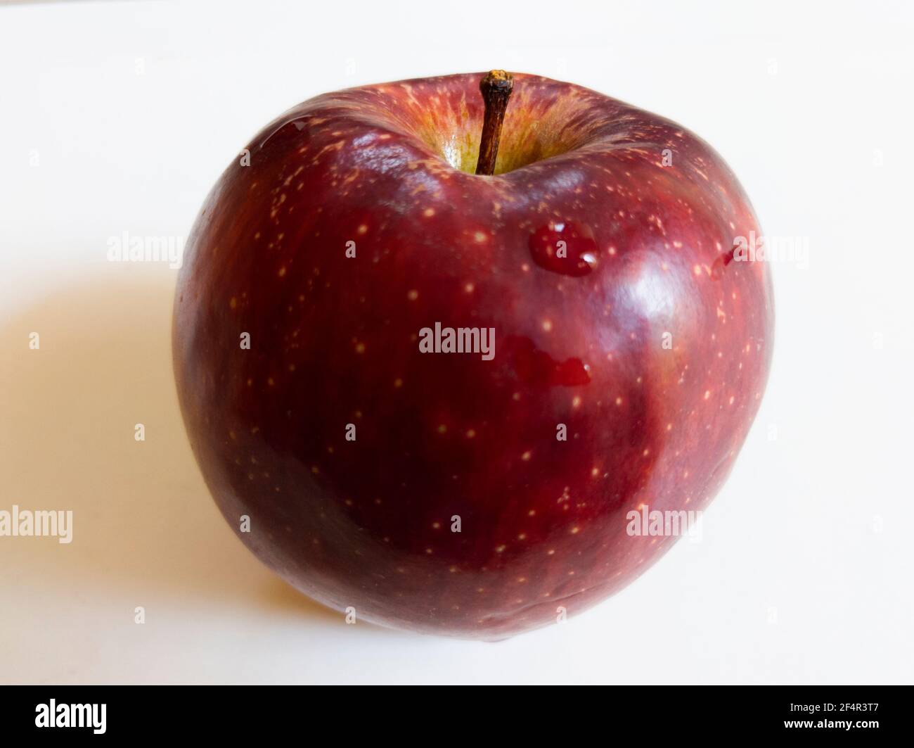 fresh apple isolated on white background Stock Photo - Alamy