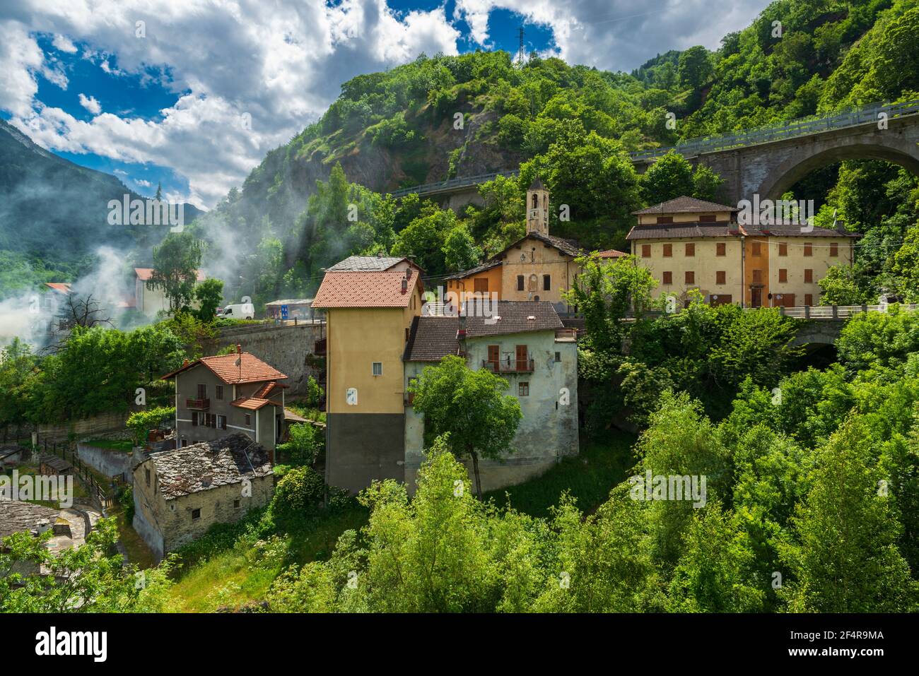 Border between italy france hi-res stock photography and images - Alamy