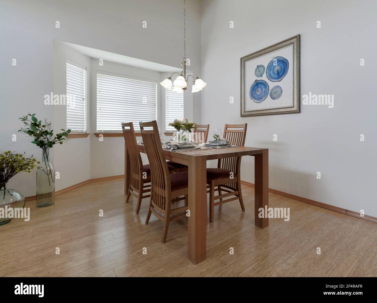 Modern residential dining room interior Stock Photo - Alamy