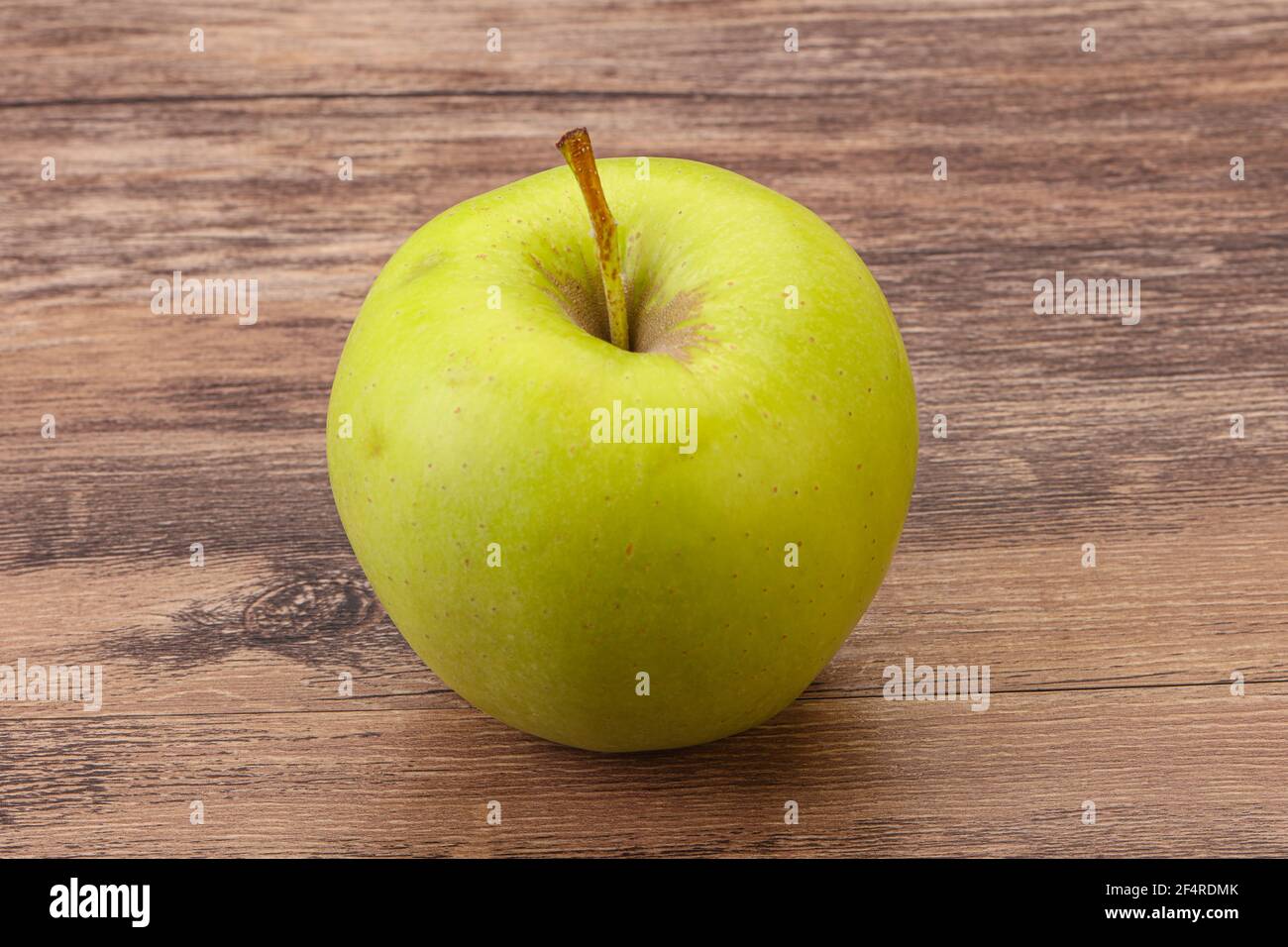 Ripe and sweet green tasty apple Stock Photo - Alamy