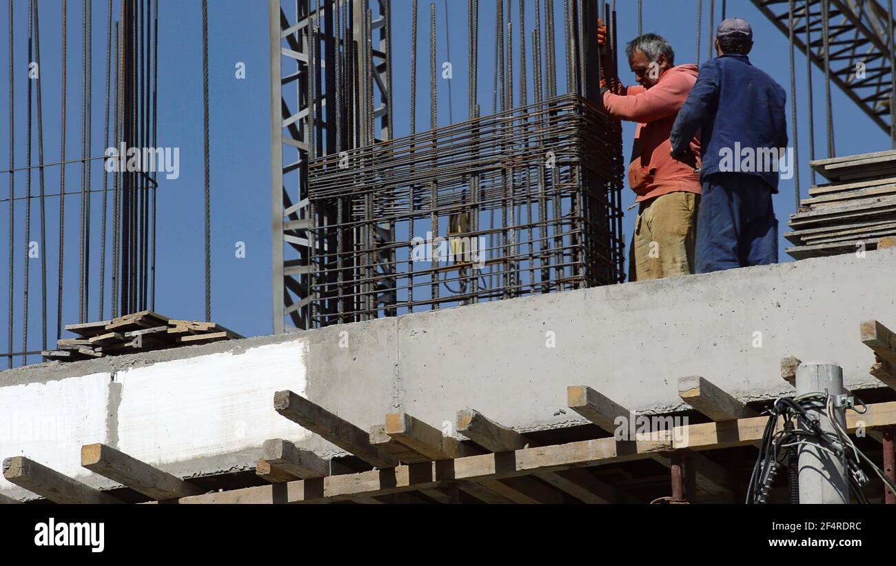 Building house and group of construction workers Stock Photo - Alamy