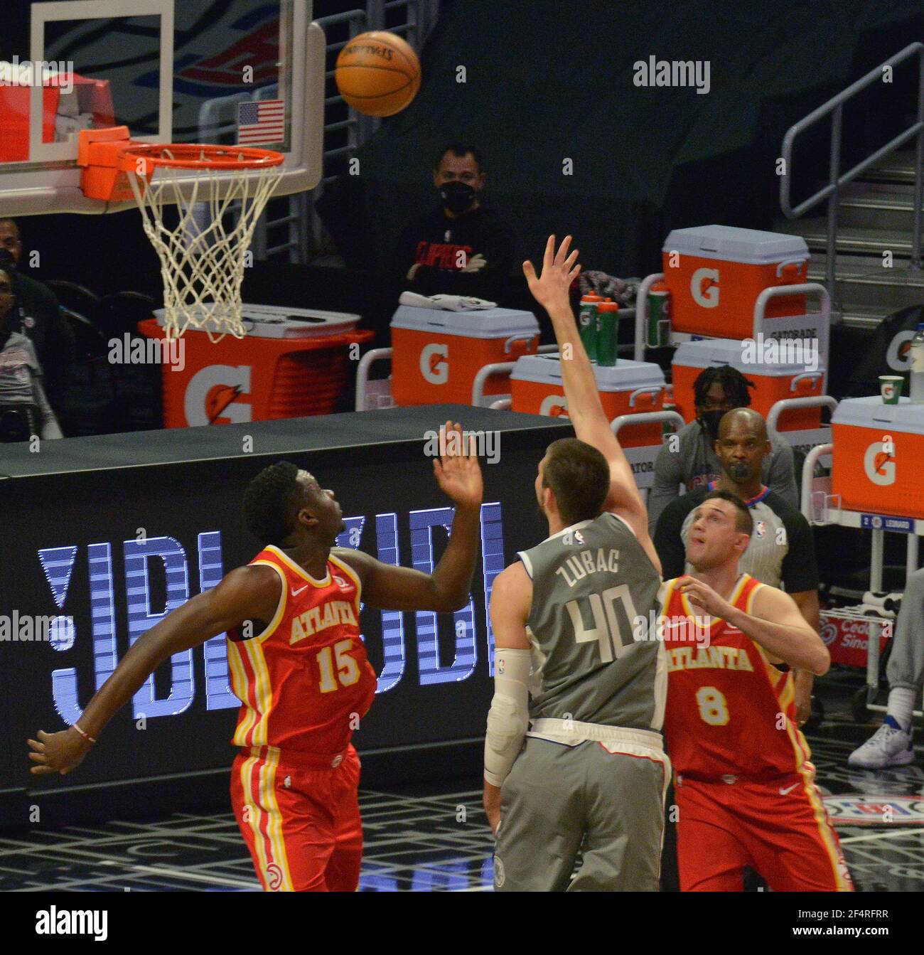 Clint capela hawks hi-res stock photography and images - Alamy