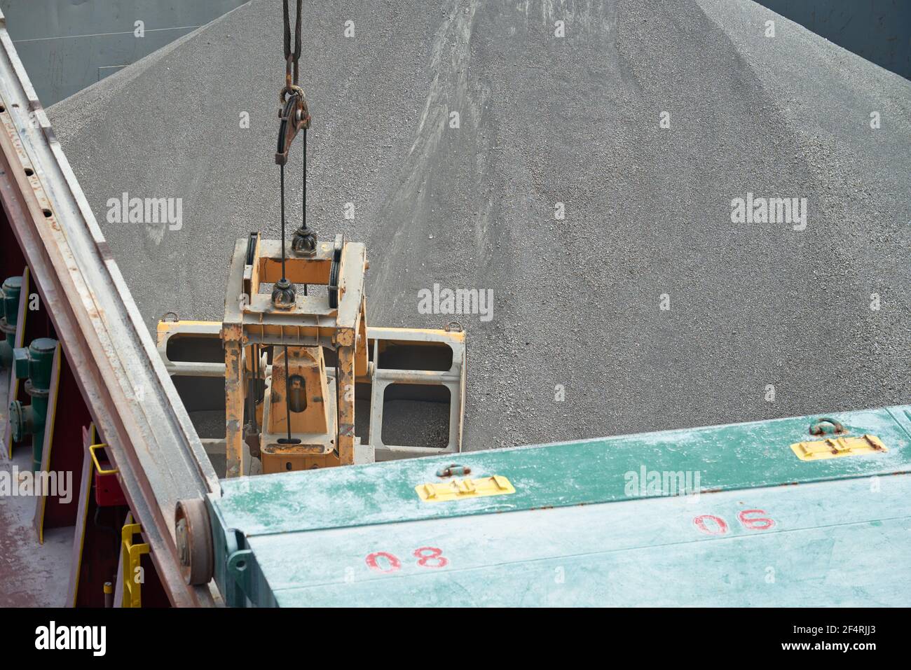 Loading and dischargind operation of bulk cargo bauxite on bulk carrier ship using grab bucket ...