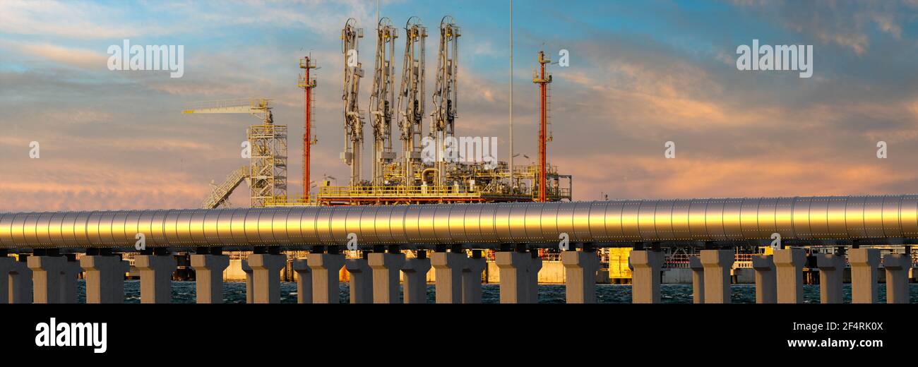 Lng storage plant hi-res stock photography and images - Alamy