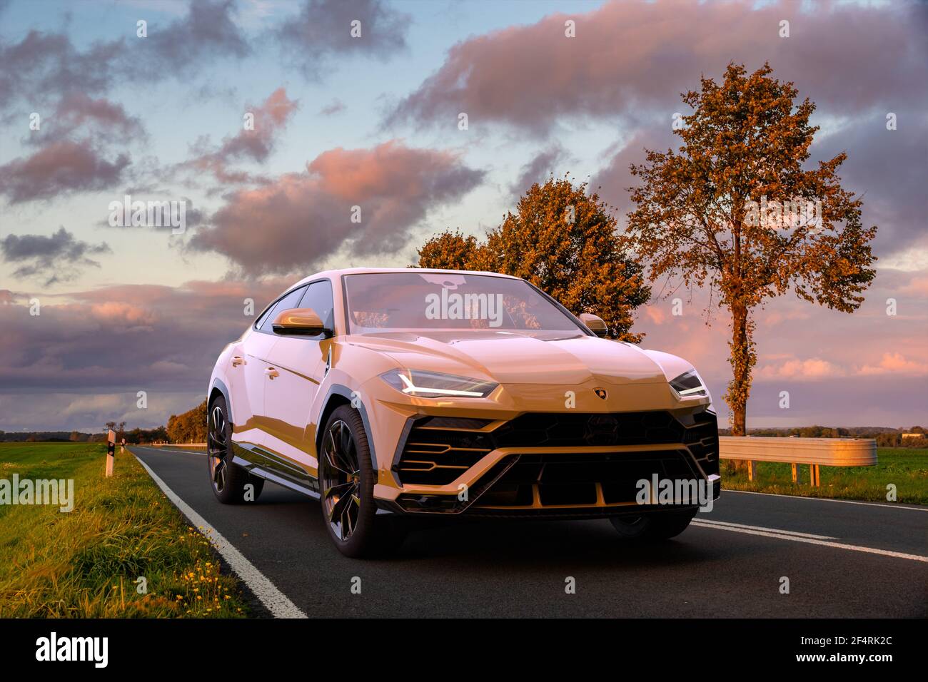 Lamborghini 4x4 hi-res stock photography and images - Alamy