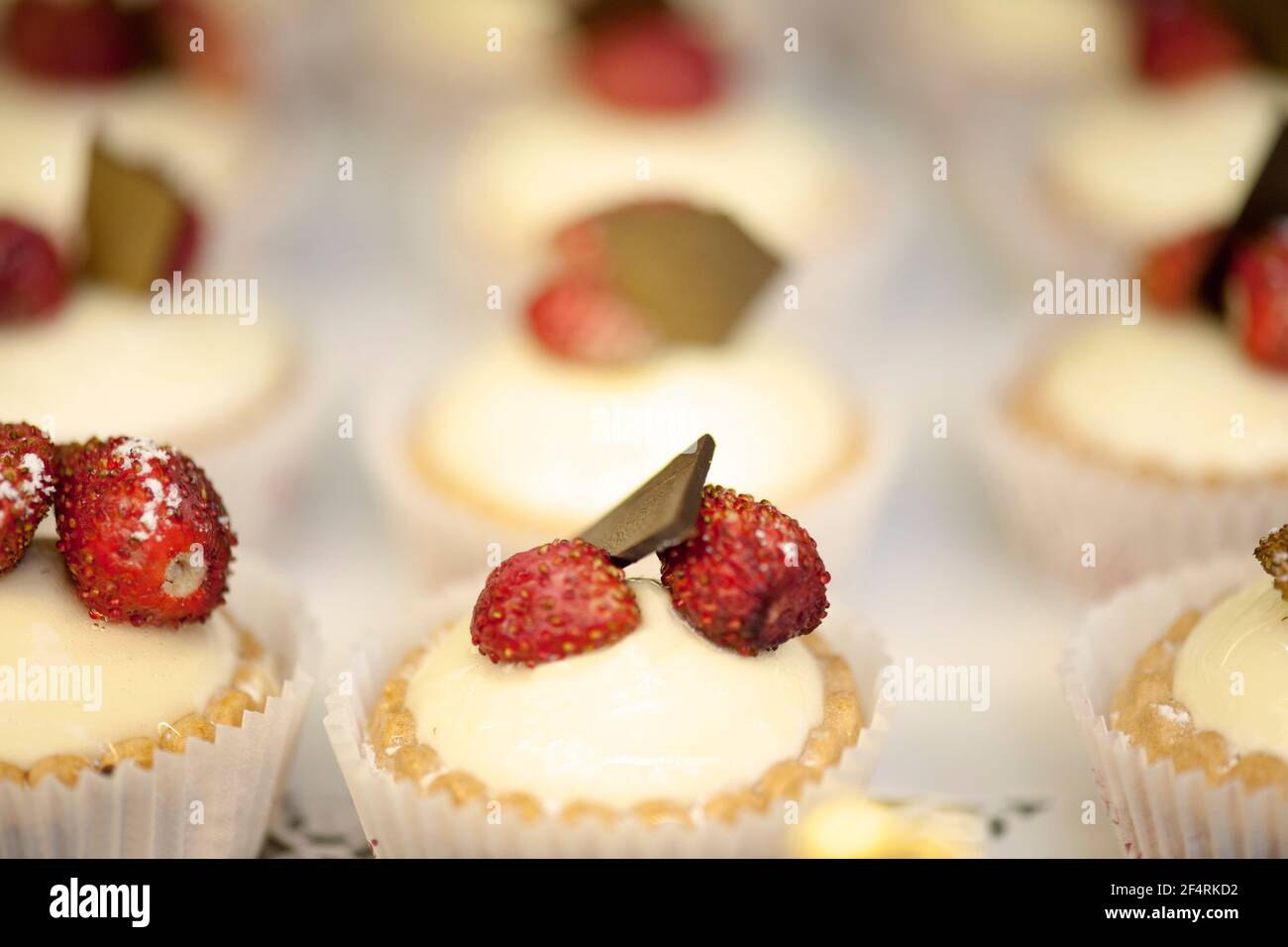 Delicious artisan desserts prepared in an Italian pastry shop ...