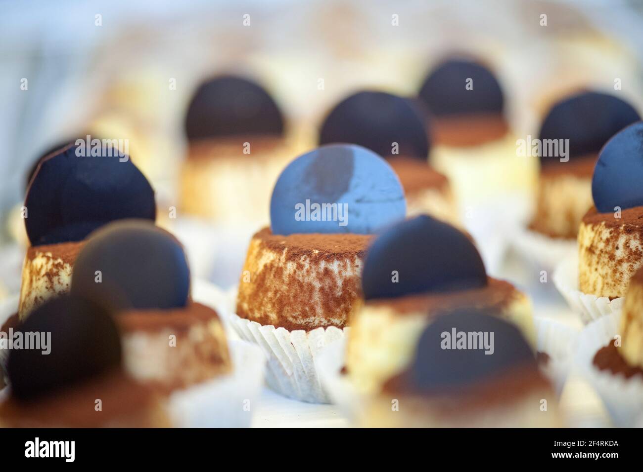 Delicious artisan desserts prepared in an Italian pastry shop ...