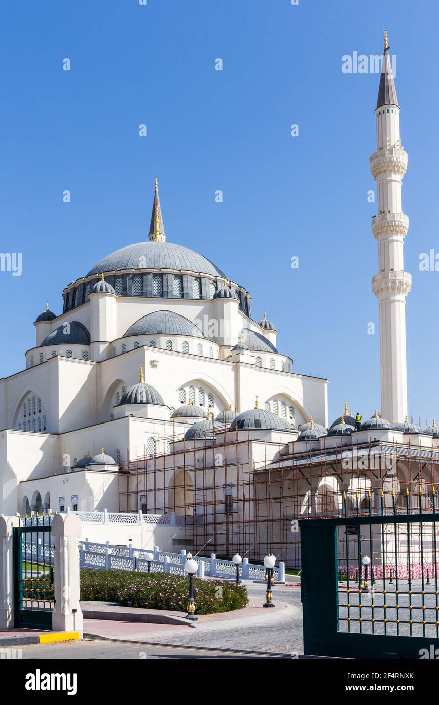 Sharjah Masjid, The New Sharjah Mosque, the largest mosque in the ...