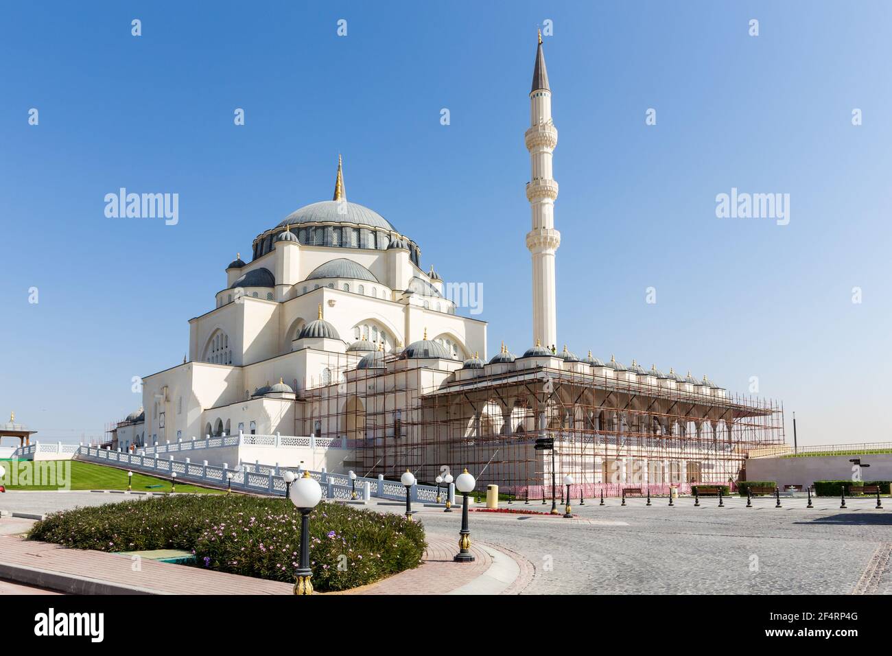 Sharjah Masjid, The New Sharjah Mosque, the largest mosque in the ...