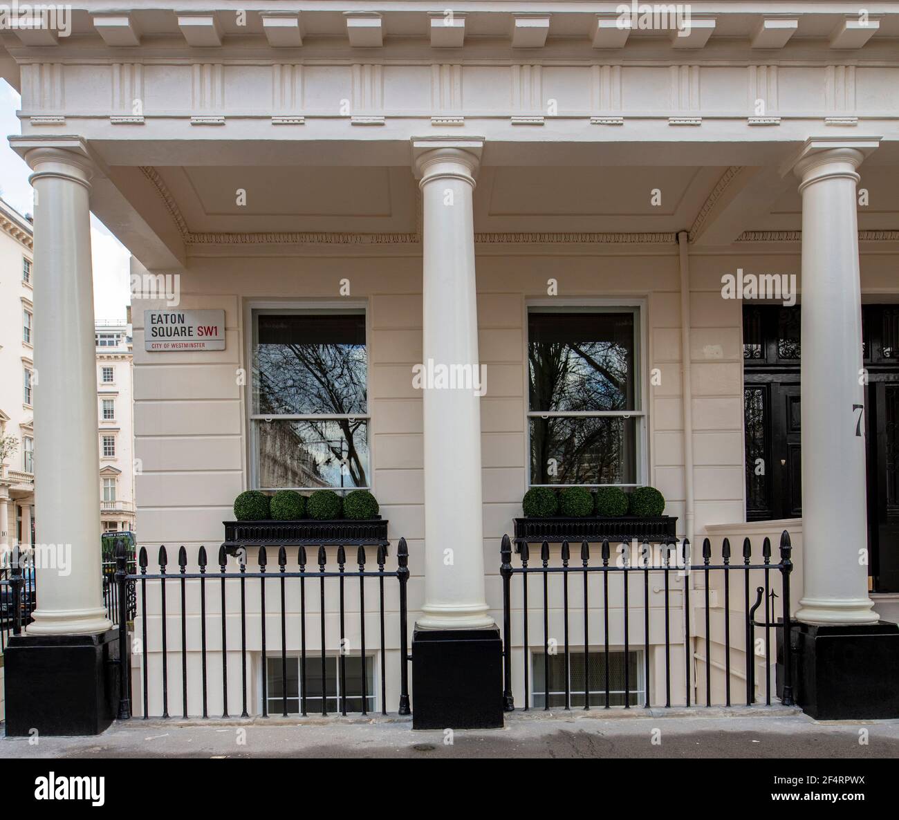 Belgravia garden square london hi-res stock photography and images - Alamy