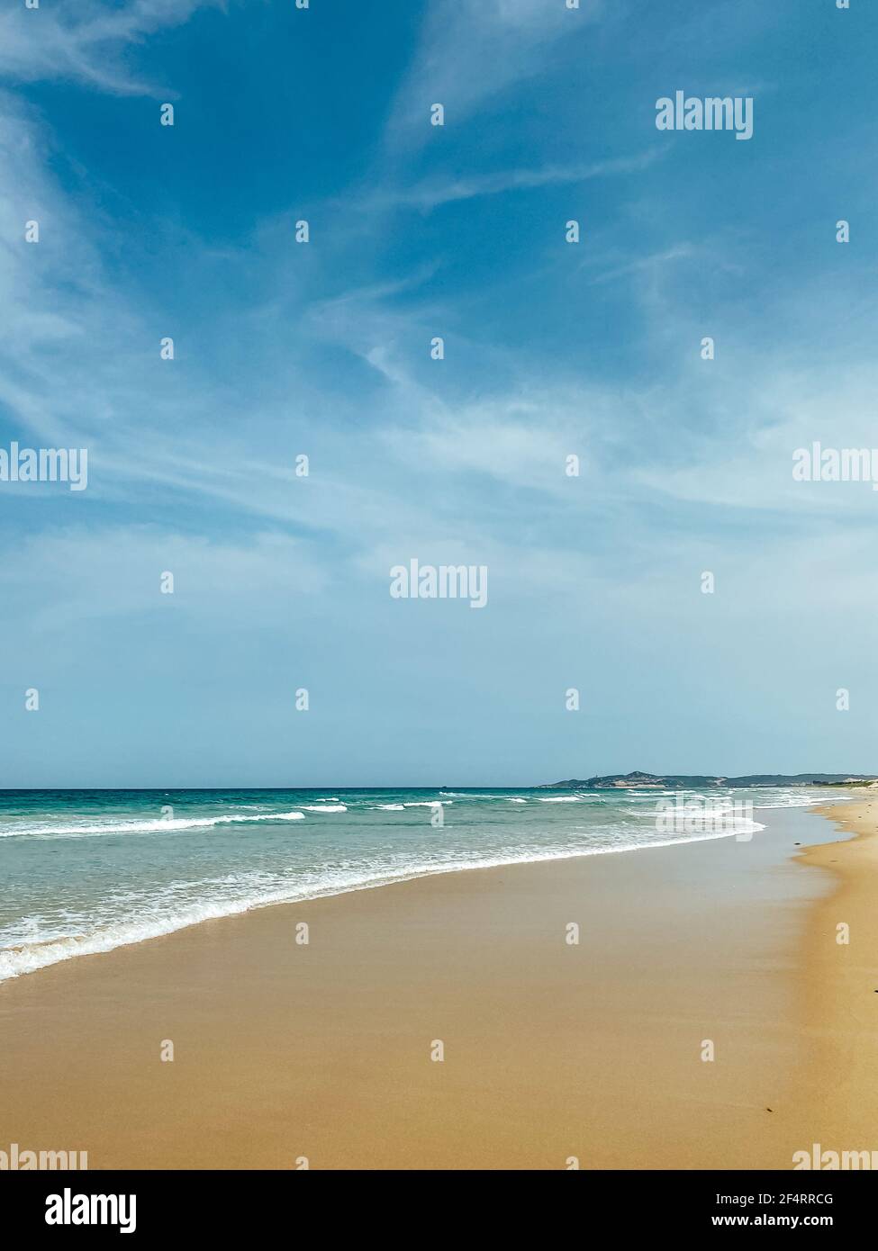 Empty sea beach hi-res stock photography and images - Alamy